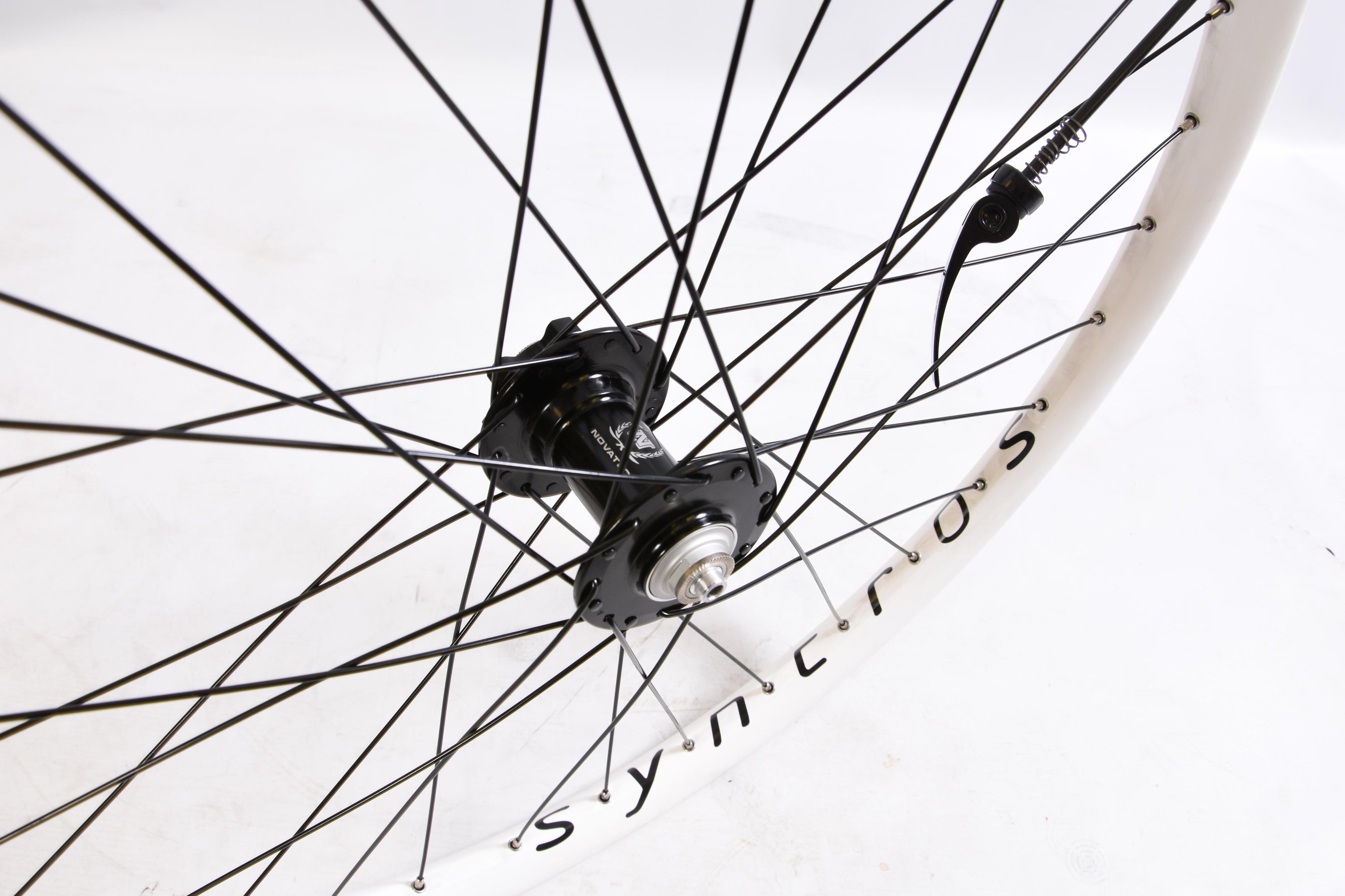 WHITE 26” SYNCROS DS32 RIM (559 x 25) NOVATEC SEALED CASSETTE DISC HUB